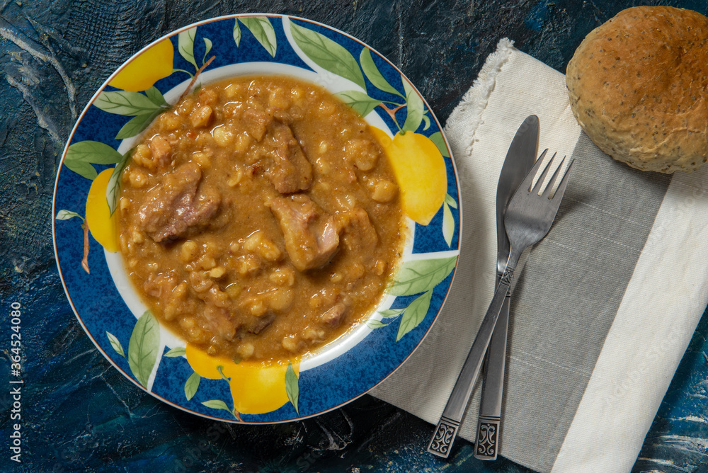 Locro, comida tracional argentina, plato típico para el día frío. Stock ...