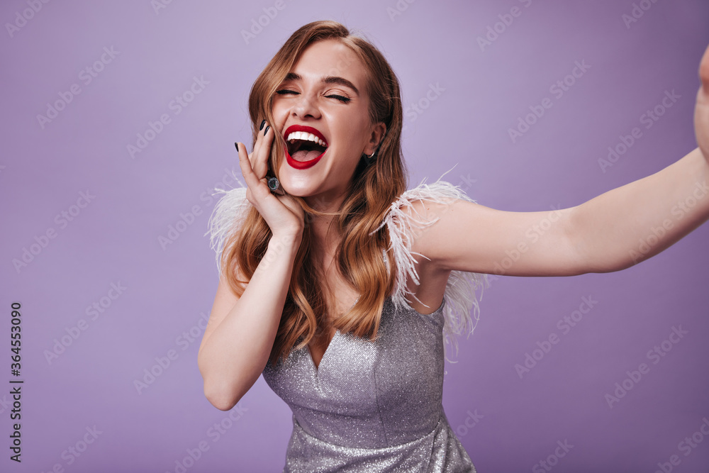 Happy lady with red lips laughing and taking selfie on purple ...