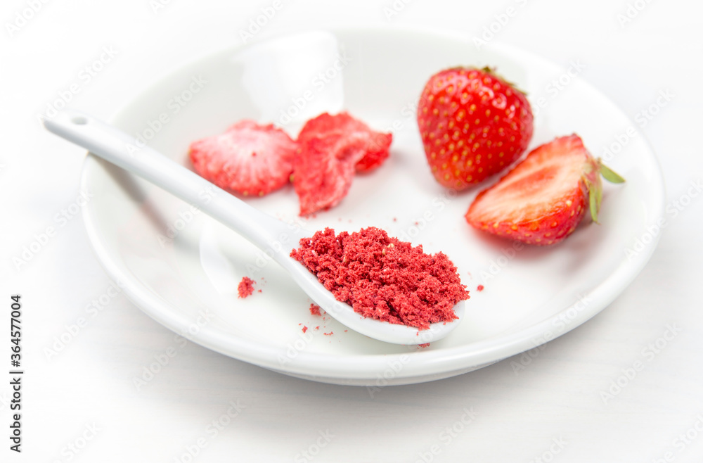 Strawberry powder made of freeze dried strawberries for sprinkle ...