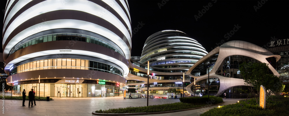 Foto de BEIJING, CHINA-MAY 5, 2017: Panorama of Galaxy SOHO at night ...