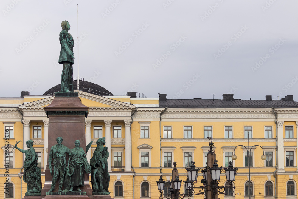 Poster paseo por la ciudad de Helsinki capital de Finlandia haciendo ...