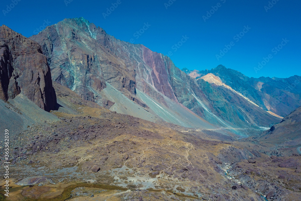 excursion a las montañas de la cordillera de los Andes en Santiago de ...