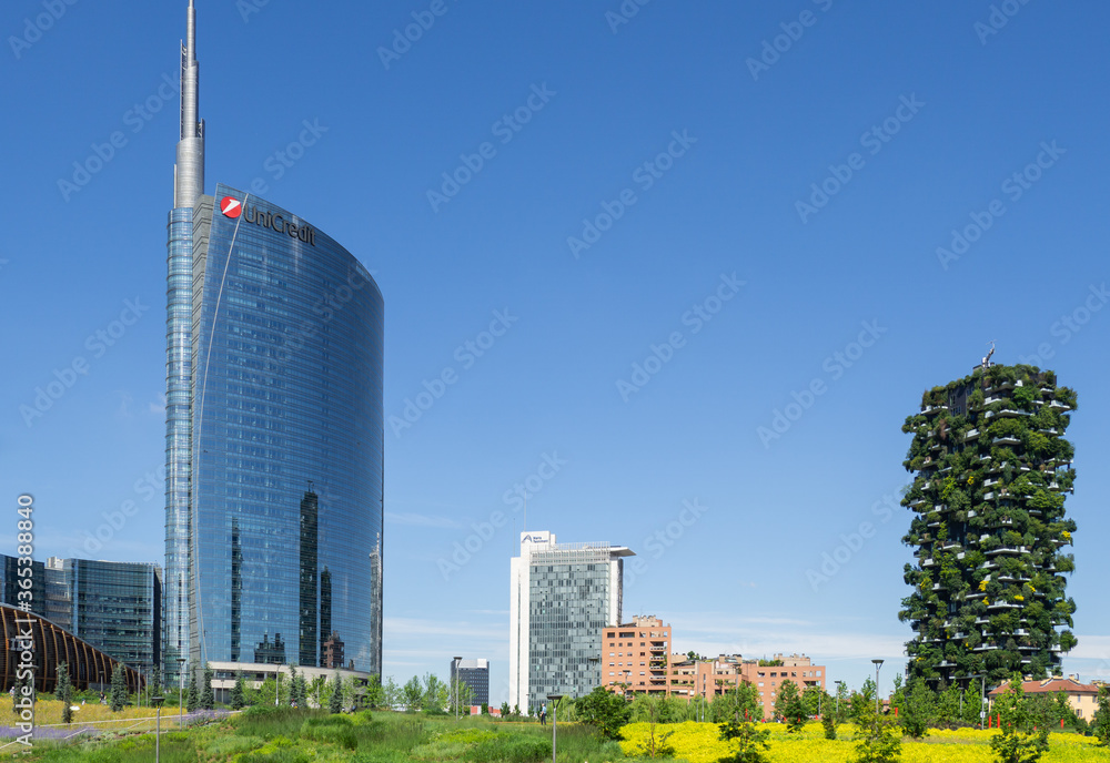 Milano, Italy. The iconic Unicredit tower and the Bosco Verticale ...