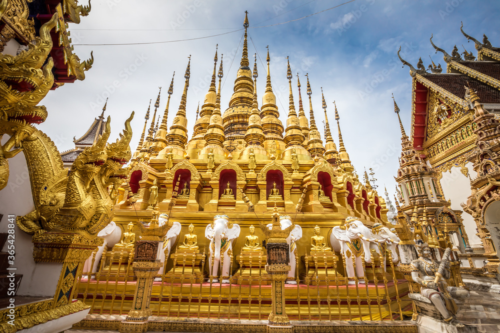 Foto de Wat phra that suthon mongkol keeree in aerial view, Phrea ...