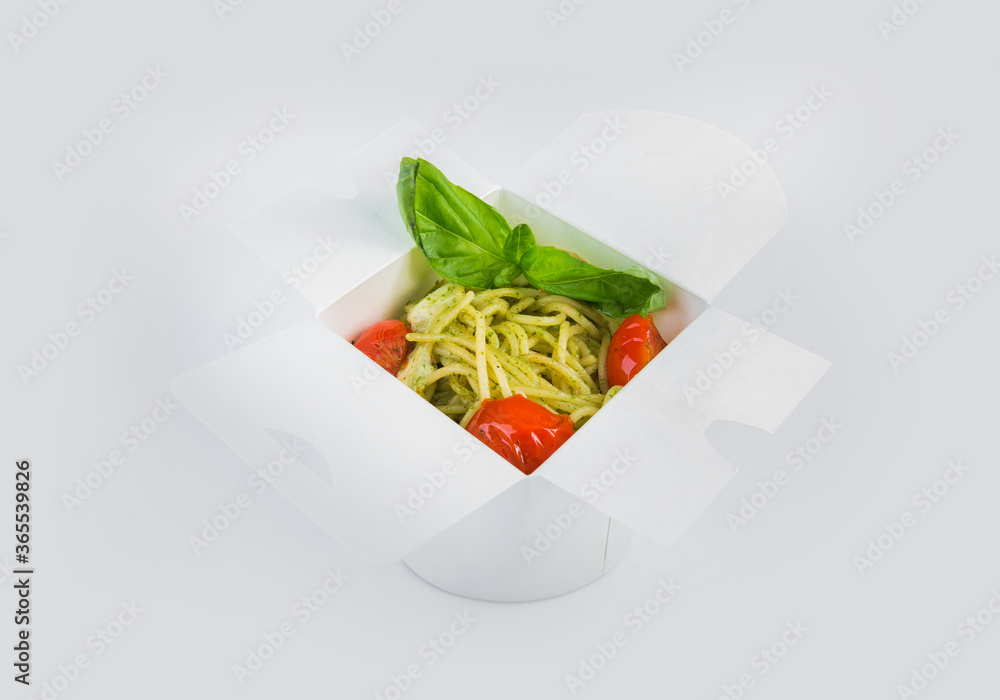 Spaghetti Pasta with Mozzarella cheese, cherry tomatoes and fresh basil ...