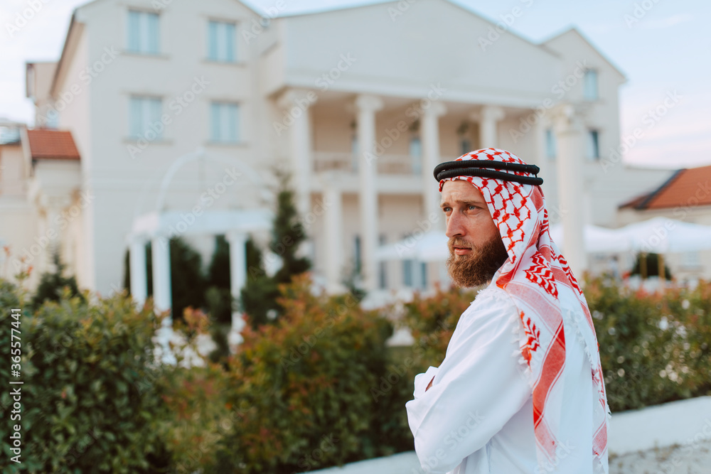 Handsome middle eastern arab muslim man in traditional clothing ...