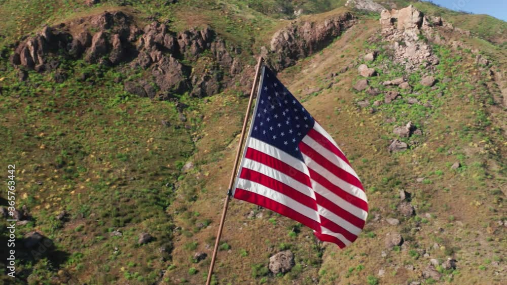 Video „Patriotic aerial video of the USA flag on a flagpole. The ...