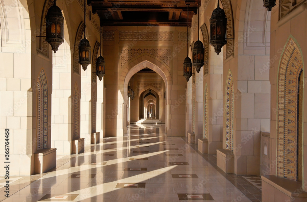 The contemporary architecture of Sultan Qaboos Grand Mosque in Muscat ...