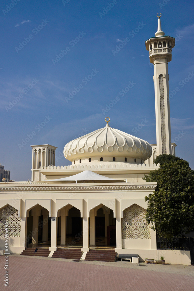 The gleaming white mosque in Old Dubai's historic Bastakia Quarter ...