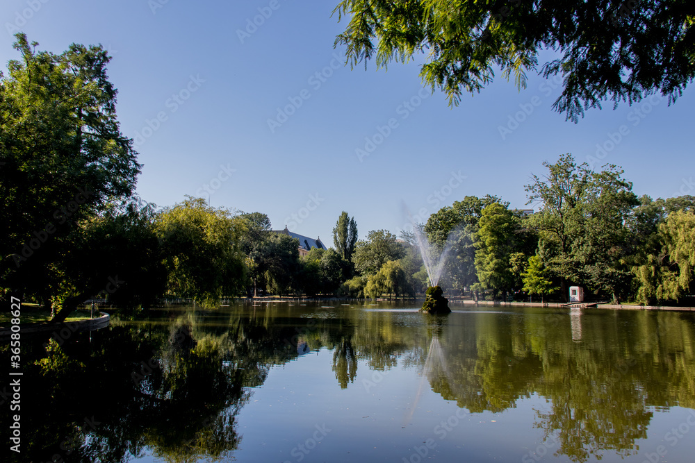 Foto de The Cismigiu Garden (Parcul Cismigiu) is one of the largest and ...