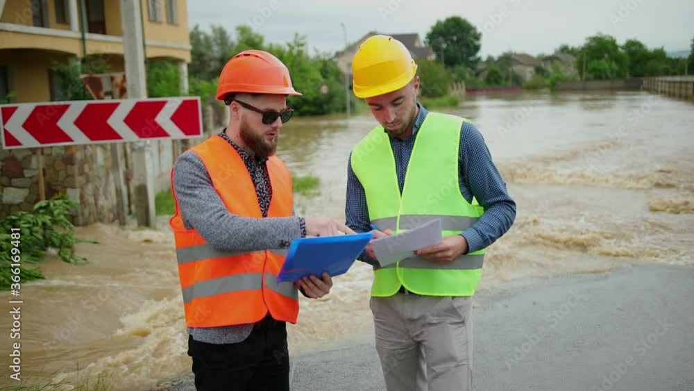 Vídeo do Stock: male engineers solve flood problem. Devastation wrought ...