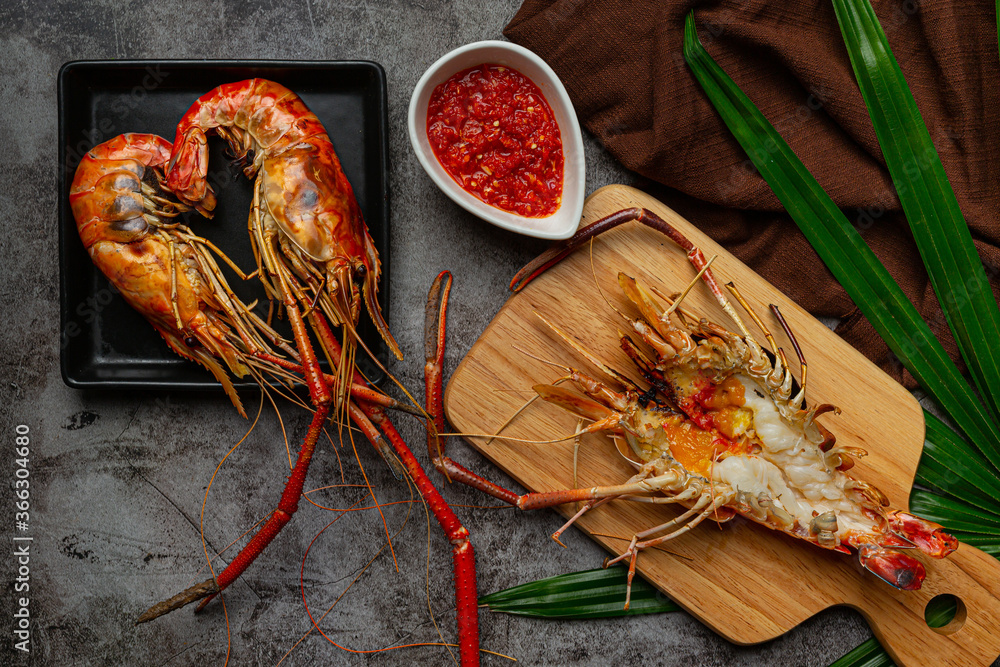 Large river prawns grilled and ready to eat Decorated with beautiful ...