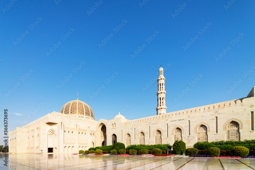 Foto de Sultan Qaboos Grand Mosque. Grand mosque In Muscat. The Muscat ...
