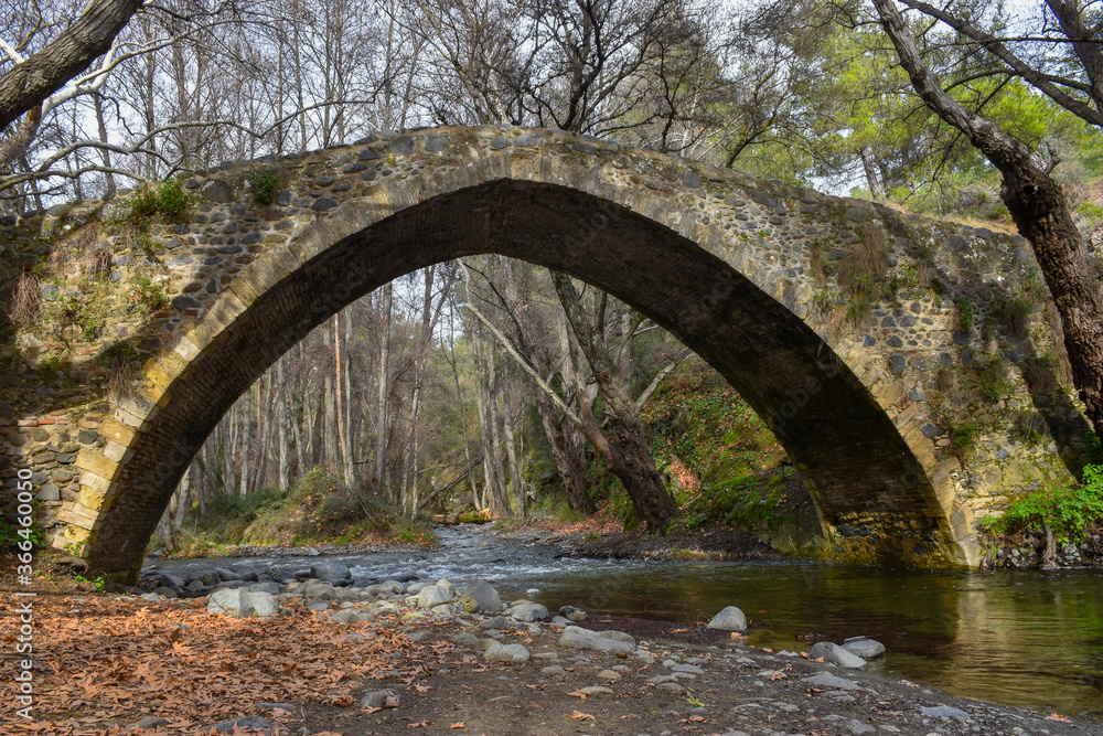 Medieval stone bridge Tzelefos Bridge (Gefiri tou Tzelefou) over the ...