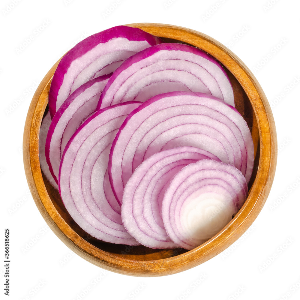 Cross sections of red onions in wooden bowl. Slices of the onion ...