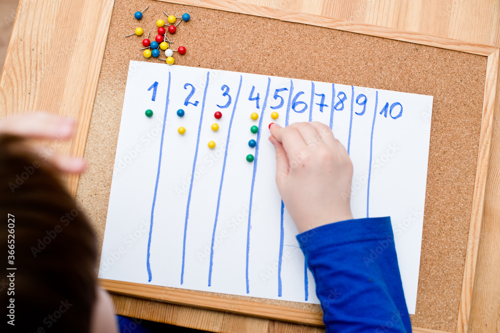 Child learn to count to ten. Preschool or special needs tasks ...
