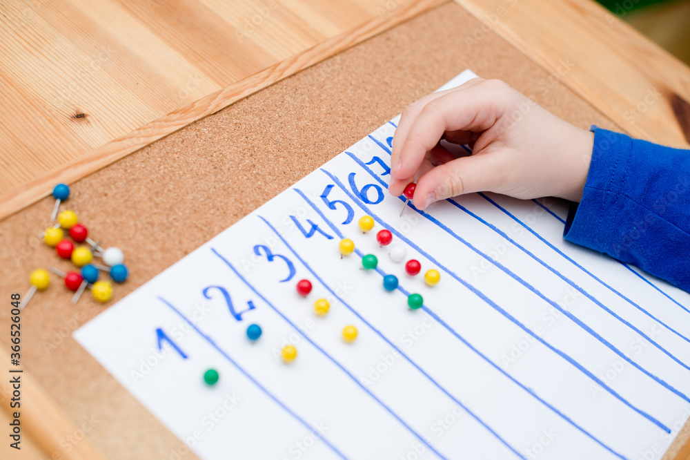 Child learn to count to ten. Preschool or special needs tasks ...