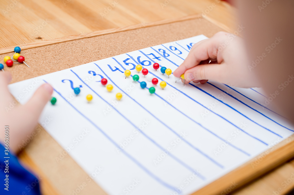 Child learn to count to ten. Preschool or special needs tasks ...