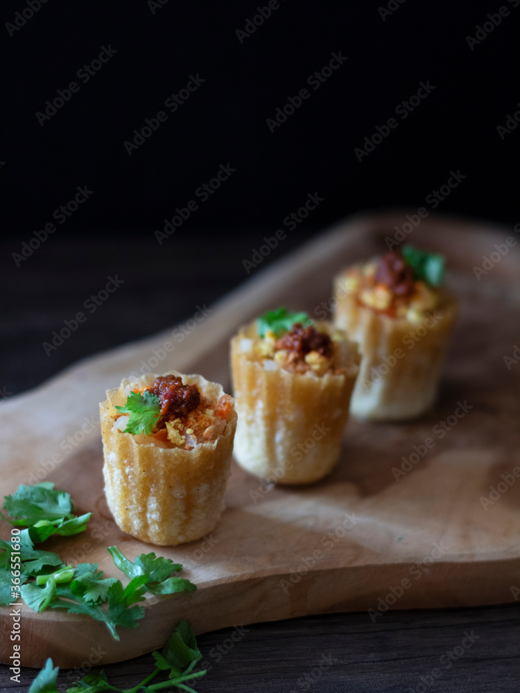 "Kueh Pie Tee" in Dark Background with Copy Space. Southeast Asian ...