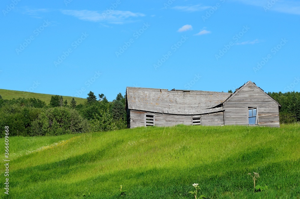 Abandoned run down farm house in a the field Stock Photo | Adobe Stock