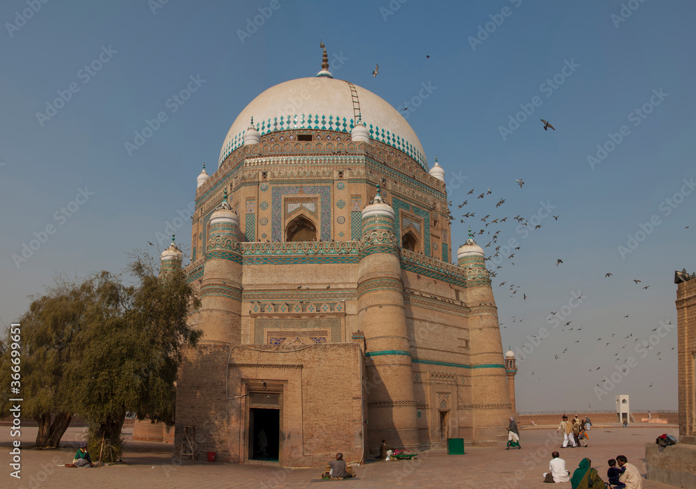shah Rukn e alam , historical building of shrine in Multan ,Pakistan ...