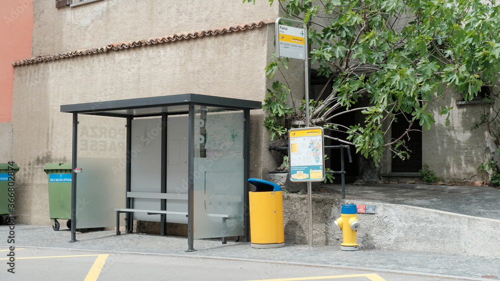 Il centro storico della cittadina di Porza alle porte di Lugano, in ...