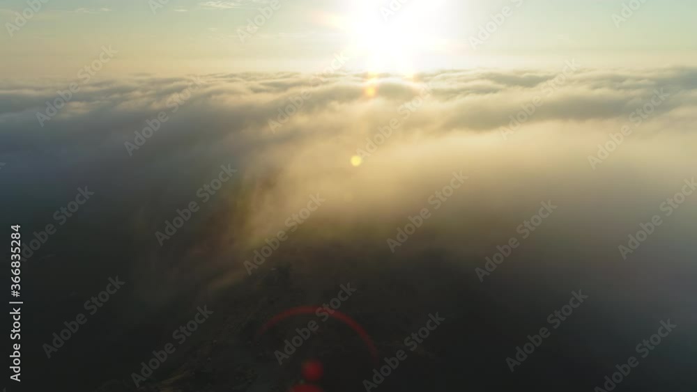Video Stock Amazing golden clouds moving softly on the sky and the sun ...