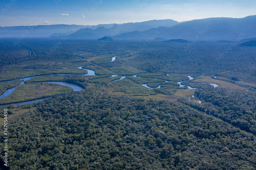 Foto aérea do leito do rio e suas montanhas. Rio Amazonas,, Stock Photo ...