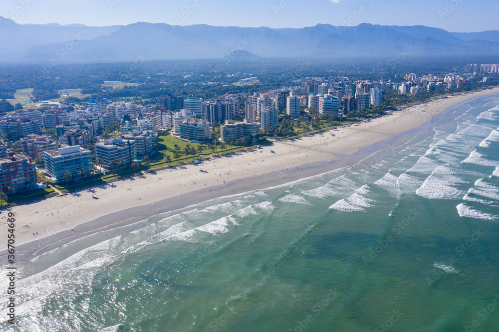 Foto aérea da praia da Riviera de São Lourenço em São Paulo.. Praia ...