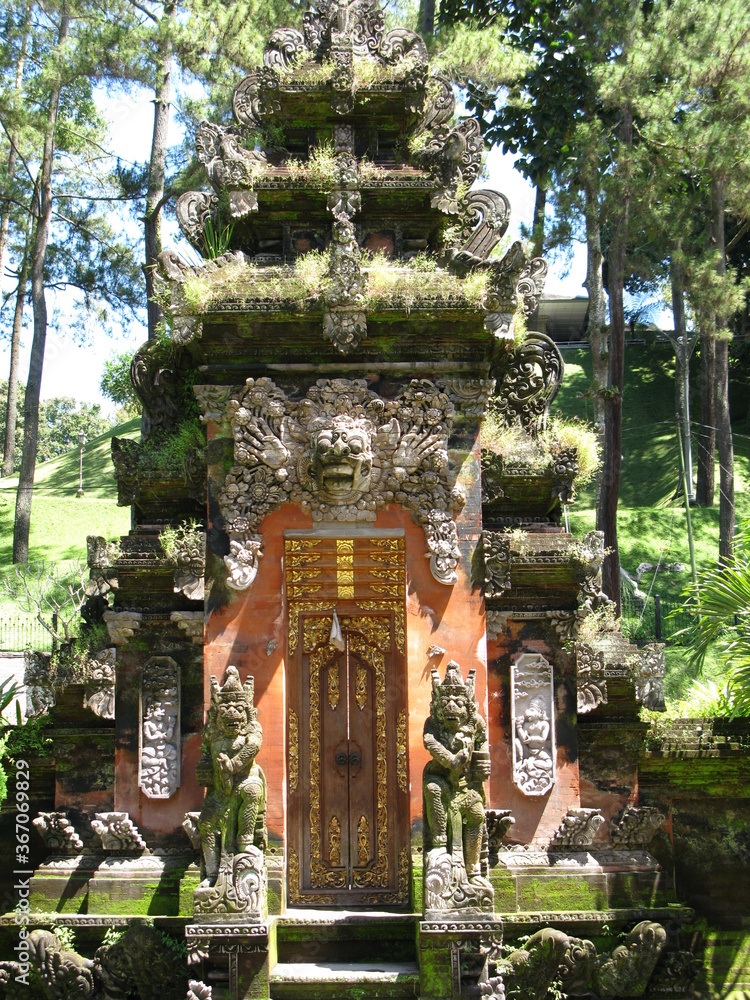 Gate in a Balinese temple architecture at Tirta Empul, Indonesia. Stock ...