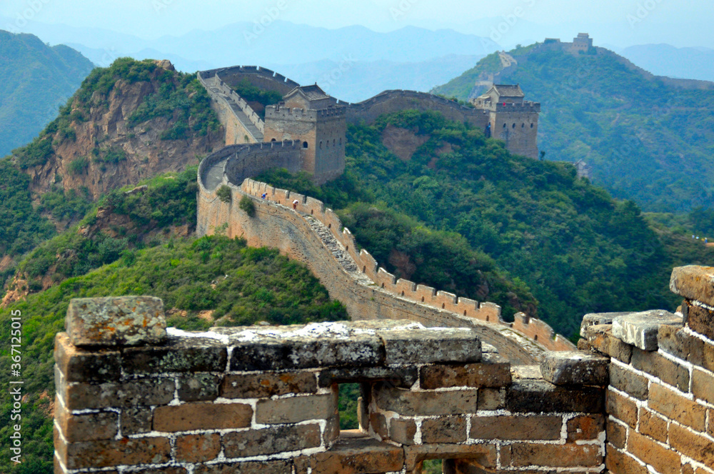 Jinshanling section of the wall with barrier walls, battlement walls ...