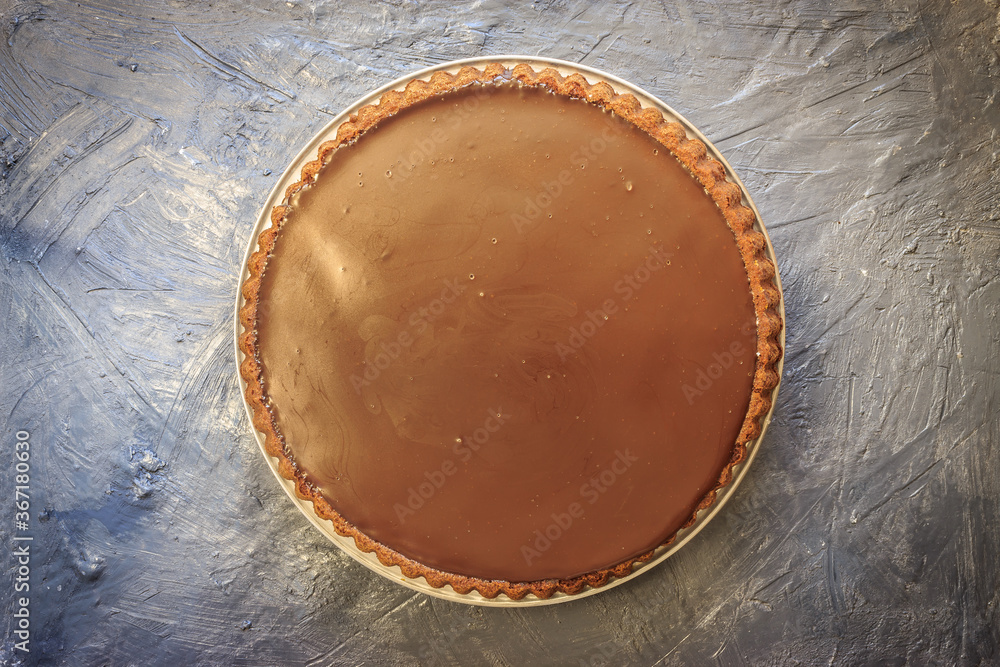 Top view of round chocolate cake on grey background. Cake mockup ...