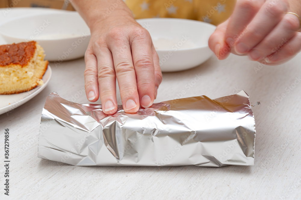 Foto de Traditional Brazilian dessert (known as Bolo Gelado) - Making ...