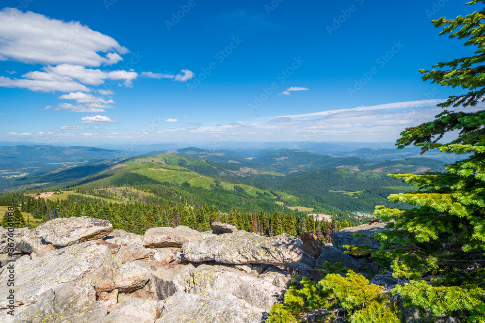 Steep mountain and lake views from the peak of Mt Spokane State Park ...
