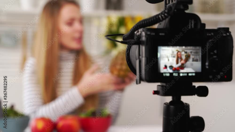Camera screen recording - focus transition - Food blogger cooking fresh ...