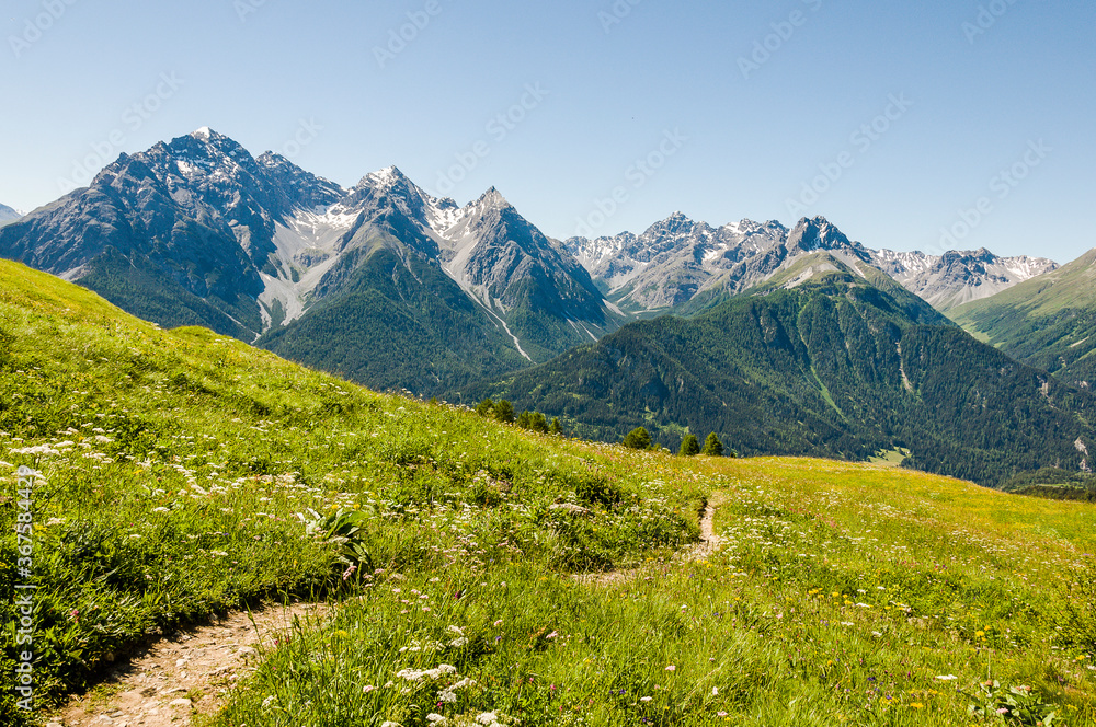 Foto de Ftan, Tarasp, Unterengadin, Bergdorf, Schloss, Fontana, Vulpera ...