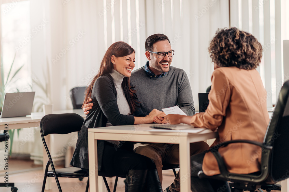 Couple talking to their insurance agent on a meeting Stock Photo ...
