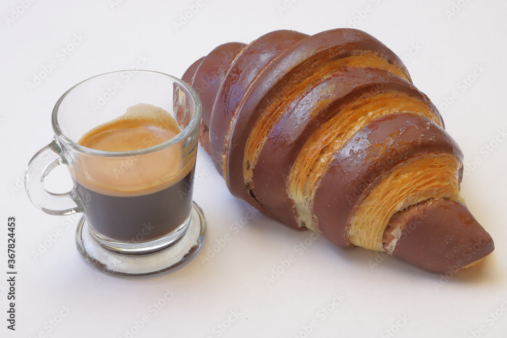 caffè e cornetto al cioccolato Stock Photo | Adobe Stock
