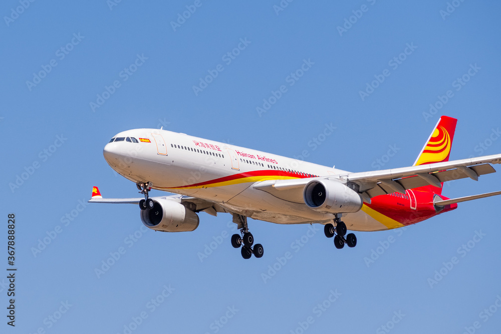 Stockfoto July 23, 2020 San Jose / CA / USA - Hainan Airlines ... Stockfoto July 23, 2020 San Jose / CA / USA - Hainan Airlines ...