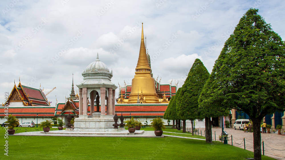 Since 1783, the king of Thailand has resided in The Grand Palace in ...