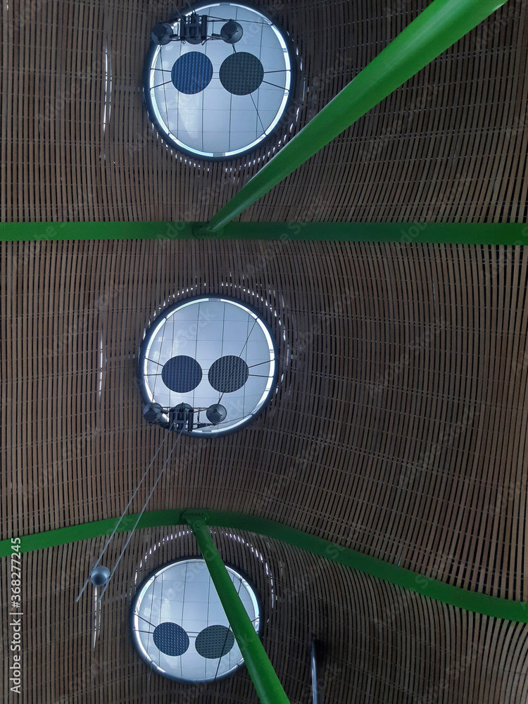 Foto de Light spots on terminal roof. Natural lighting technology ...