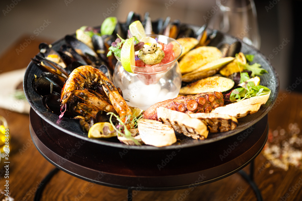 Seafood platter for 2-4 persons. Octopus, blue mussels, cooked green ...