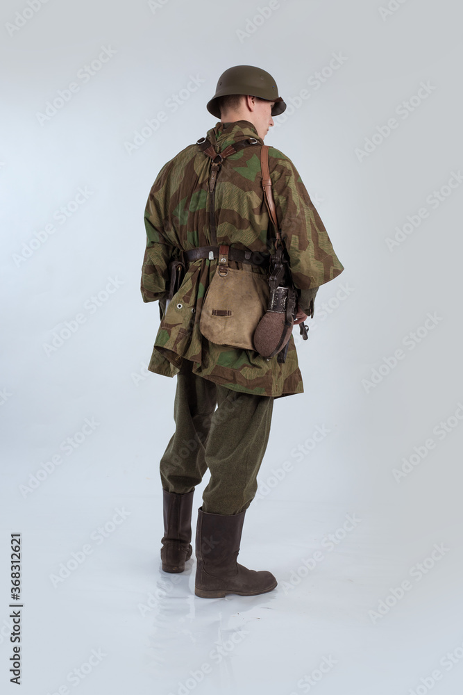 Foto de Male actor in the uniform of a German army officer during World ...
