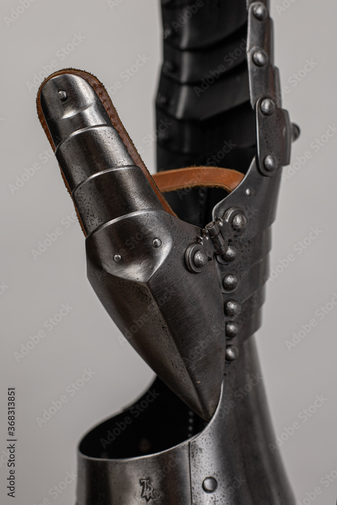Reconstruction of Renaissance plate gauntlets for tournaments of ...