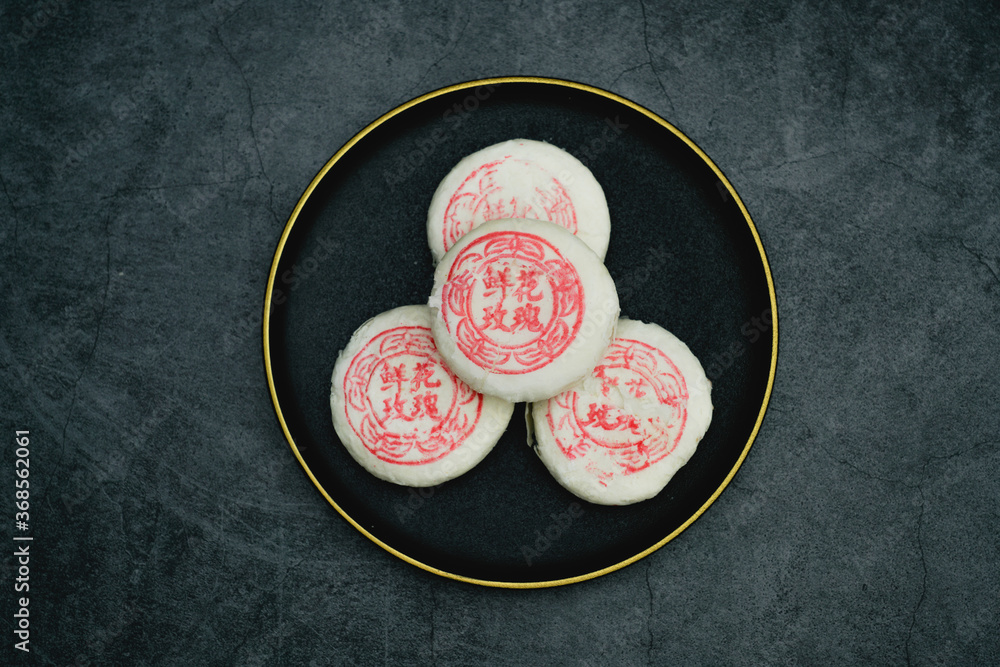 Delicious Chinese traditional cake, rose and flower cake. Delicious ...