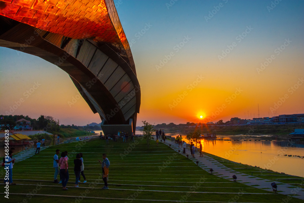 Foto de Nakhon Sawan, Thailand - 5 DECEMBER 2019: Sunset at Pasan that ...