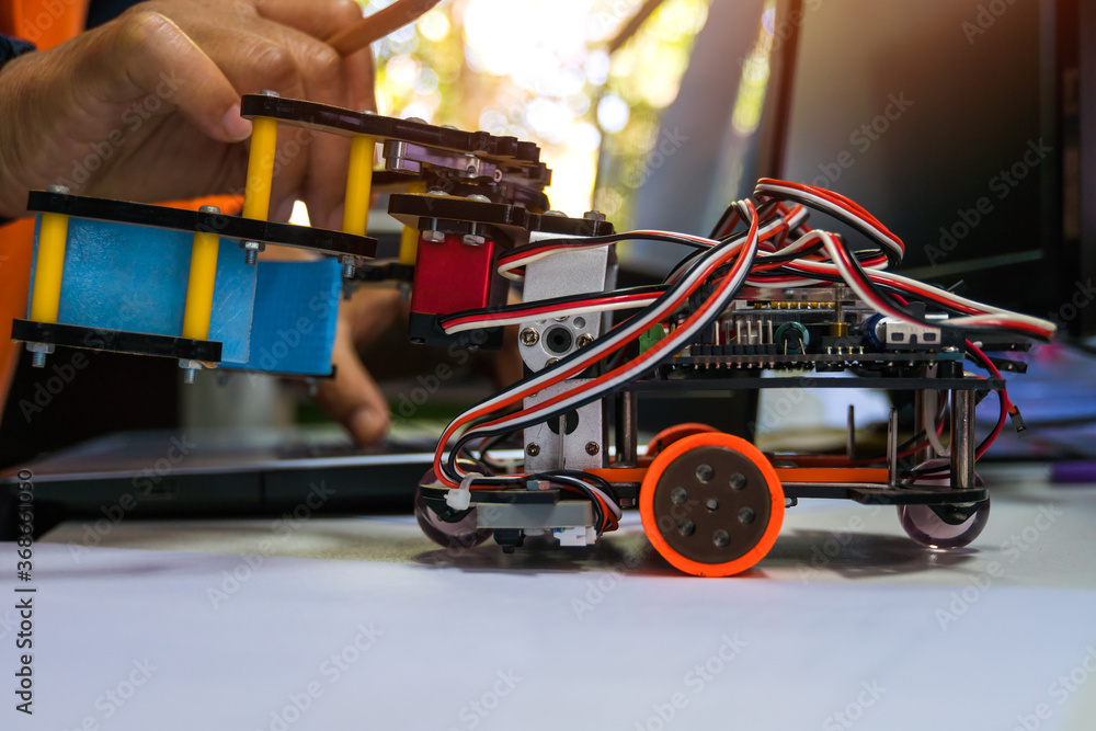 Foto de Robotics technology, STEM education lab learning coding study ...