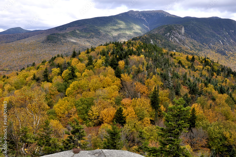 Breathtaking scene of colorful fall foliage and scenic Mount Lafayette ...