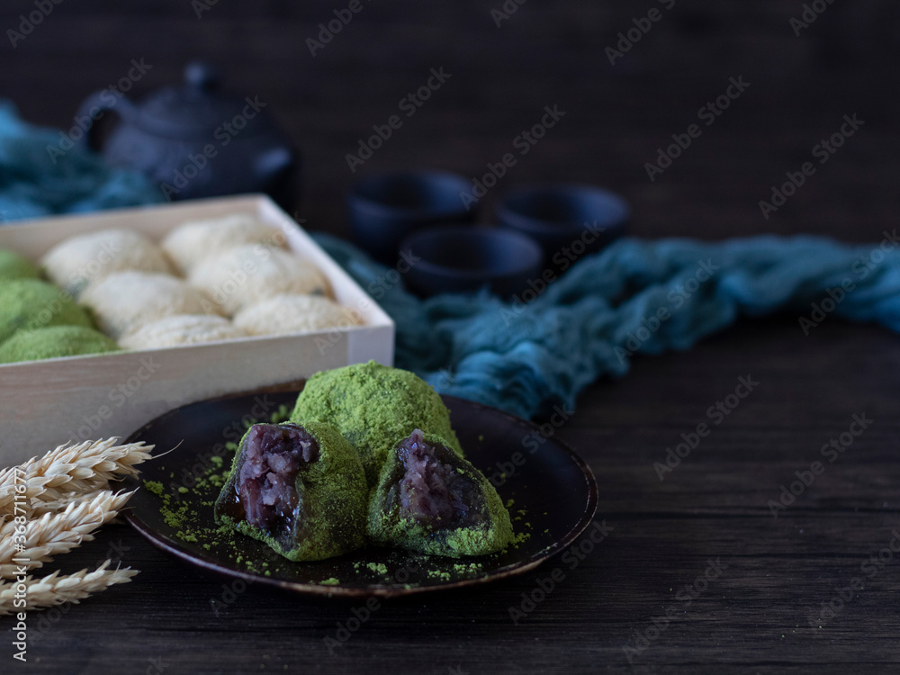 Matcha Daifuku Mochi (Green Tea Mochi With Red Bean Fillings). Green ...