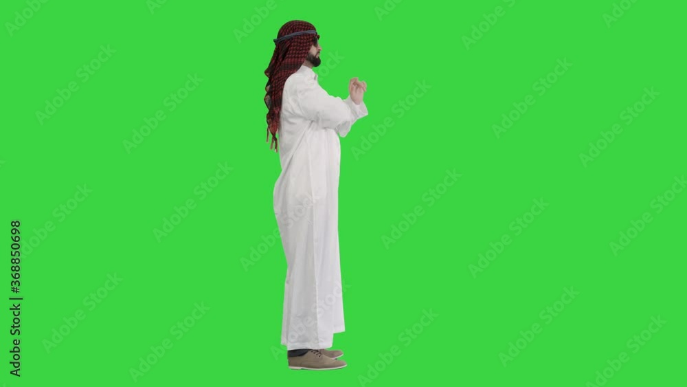 Cool sheikh in sunglasses posing on a Green Screen, Chroma Key. vídeo ...